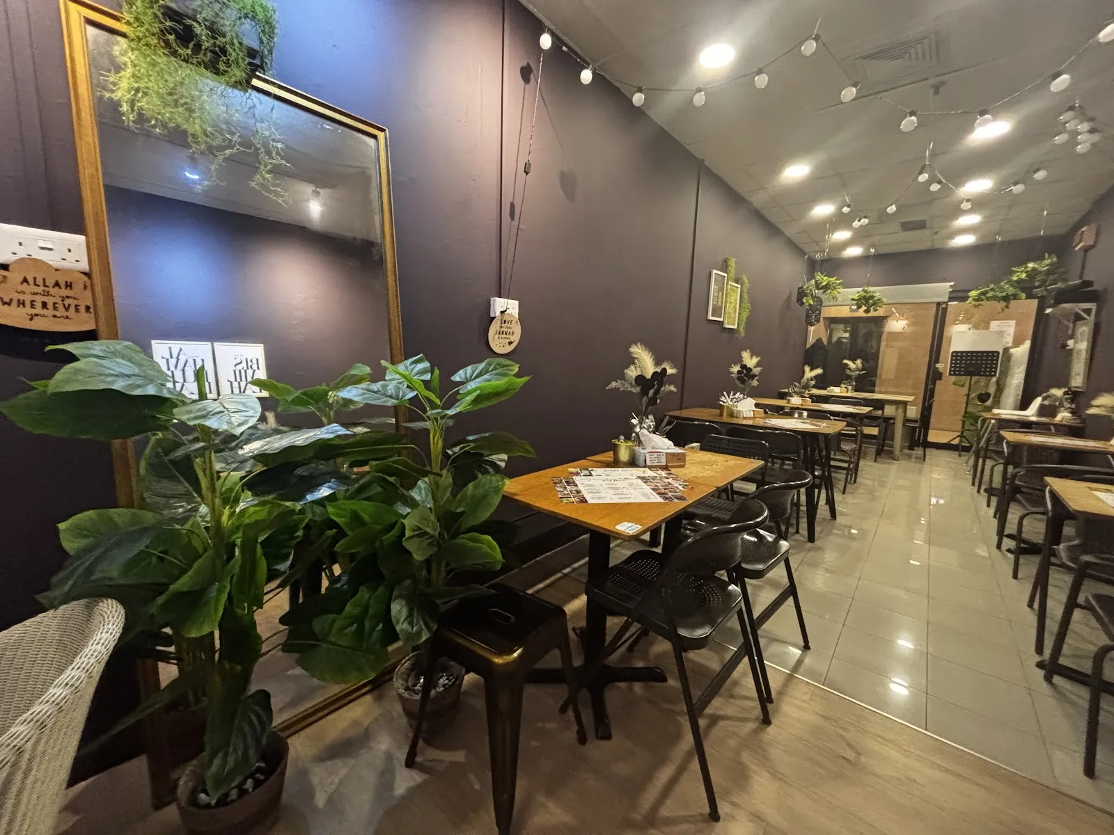 Limaa Cafe, Halal Restaurant in Singapore | Have Halal Will Travel