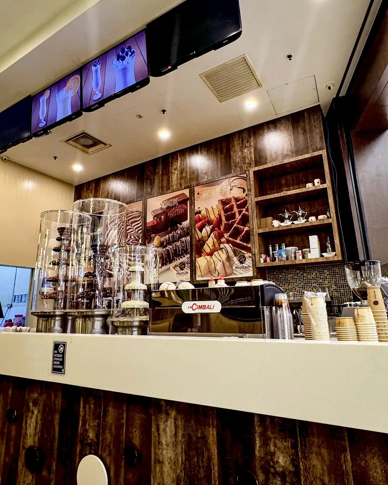 Molten Chocolate Cafe, Aeon Mall Terbau City, Restoran Halal di Johor ...