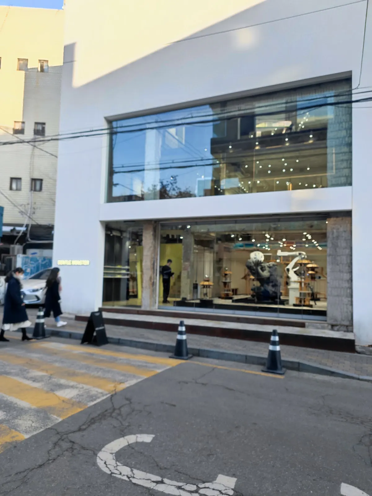 Gentle Monster Flagship Store, Hongdae, Tempat Belanja Terbaik di Seoul ...