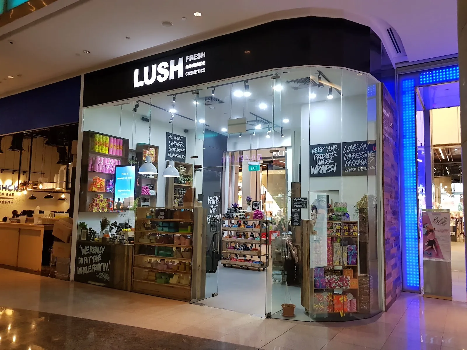Lush, Orchard Gateway, Tempat Belanja Terbaik di Singapore | Have Halal ...