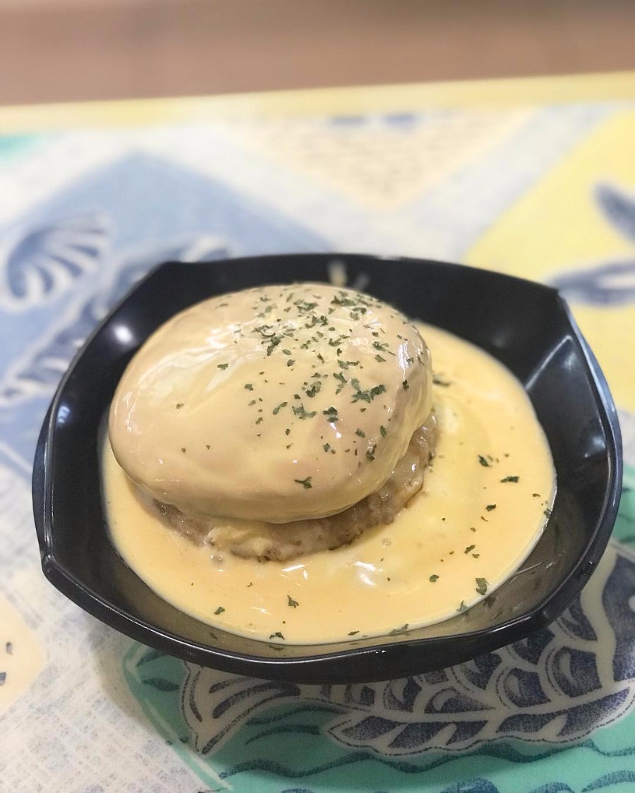 Sink Your Teeth Into The Cheesiest Burger You’ll Ever Taste