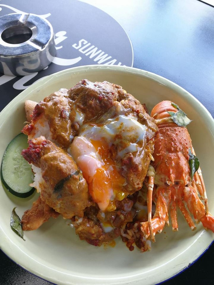 This Malaysian Stall’s Nasi Lemak Volcano Island Will Have Your Tummies ...