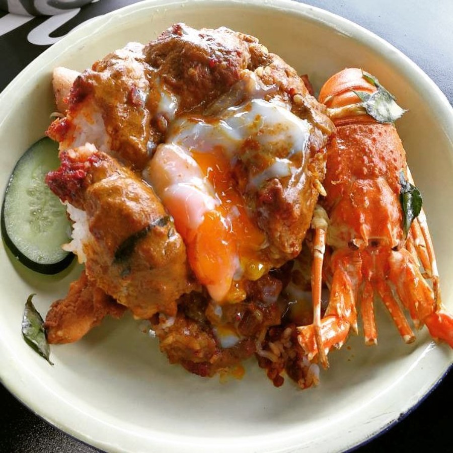 This Malaysian Stall’s Nasi Lemak Volcano Island Will Have Your Tummies ...