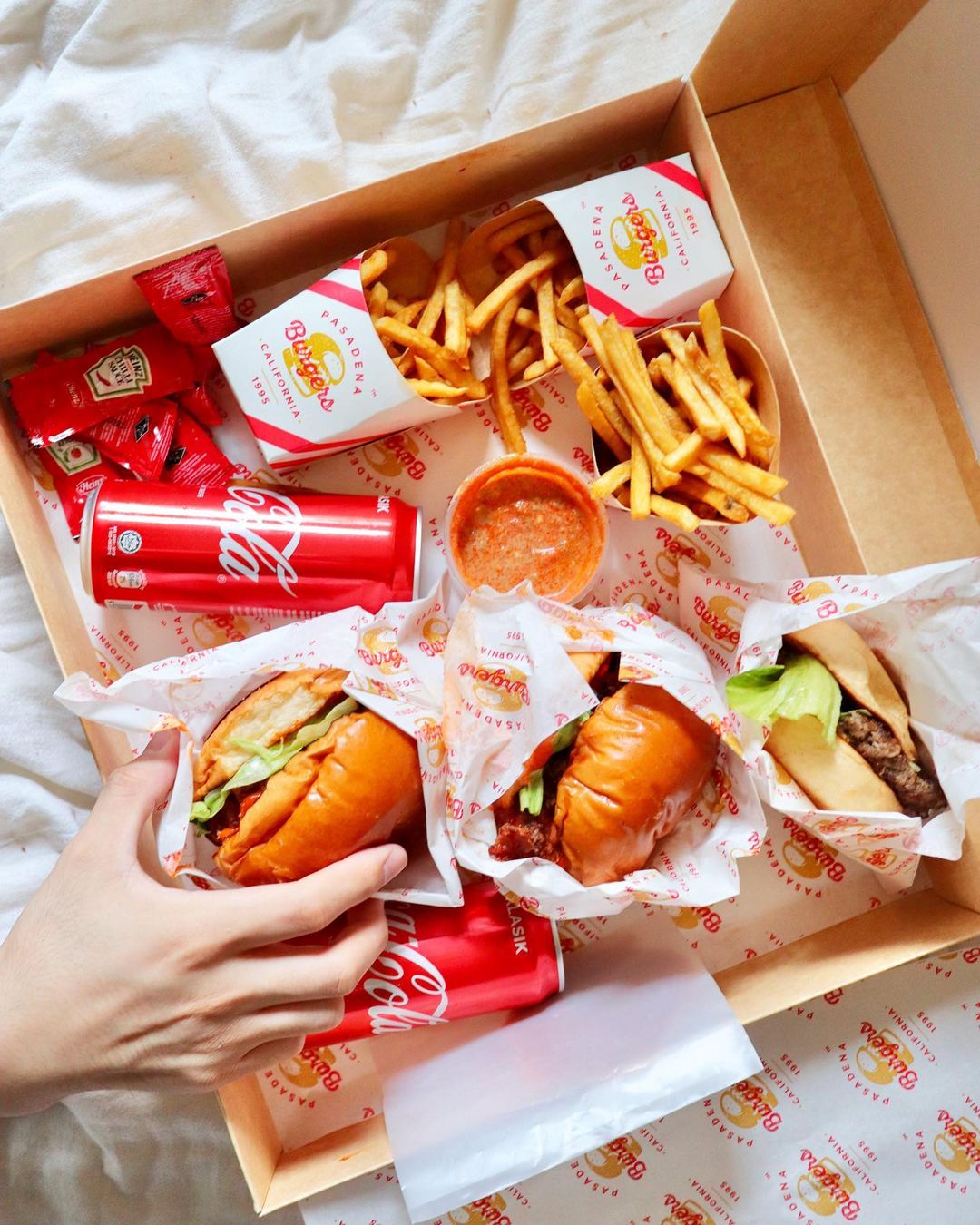 Pasadena Burger: Halal American Dipping Cheeseburger Opens First Outlet ...